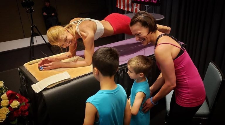 This Canadian Woman Breaks World Record For Longest Plank After Holding ...
