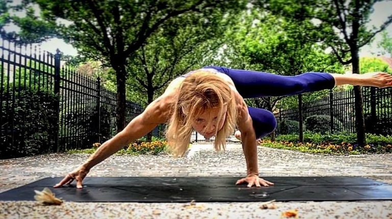 This Canadian Woman Breaks World Record For Longest Plank After Holding ...