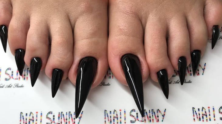 Women Are Rocking Extra Long Toe Nails This Summer And It Looks Gorgeous